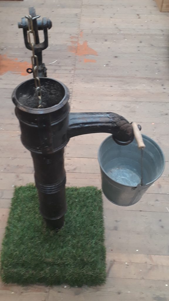 Waterpomp op sokkel – Feestcentrale.nl